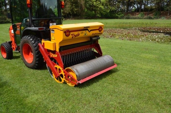 Grasmat snel betreden na doorzaai met Vredo doorzaaimachines
