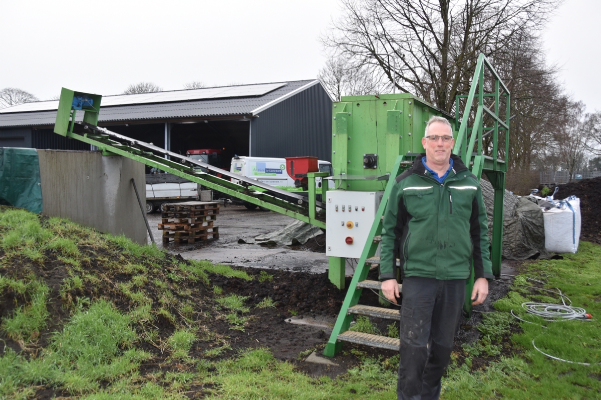 Radstake Handelsonderneming mengt eindproducten voor tuinaanleg zelf